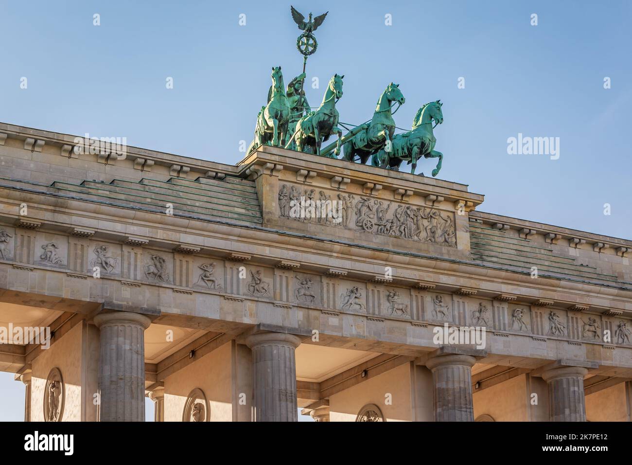 Brandenburg Gate, Brandenburger Tor, peaceful sunrise in Berlin ...