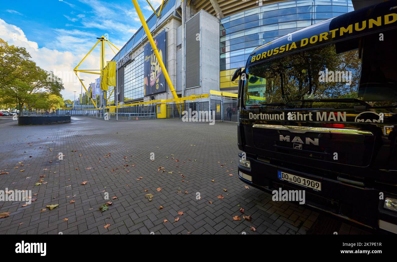 View on Signal Iduna Arena - the official playground of FC Borussia ...