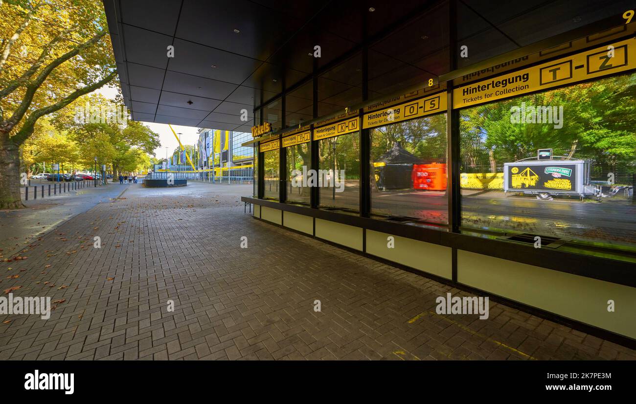 Fan shop at Signal Iduna Arena - the official playground of FC Borussia ...