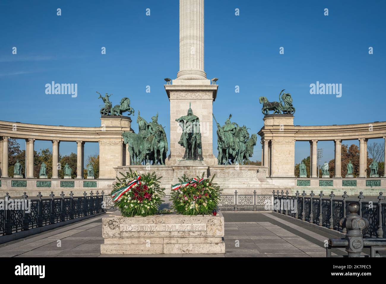 Memorial Stone Cenotaph and Seven chieftains of the Magyars Sculptures ...