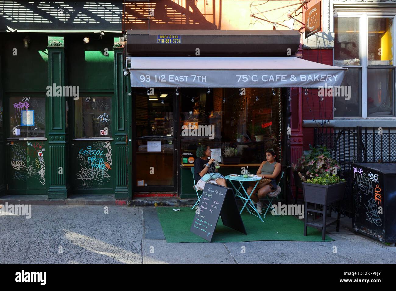 75 degrees cafe hi-res stock photography and images - Alamy