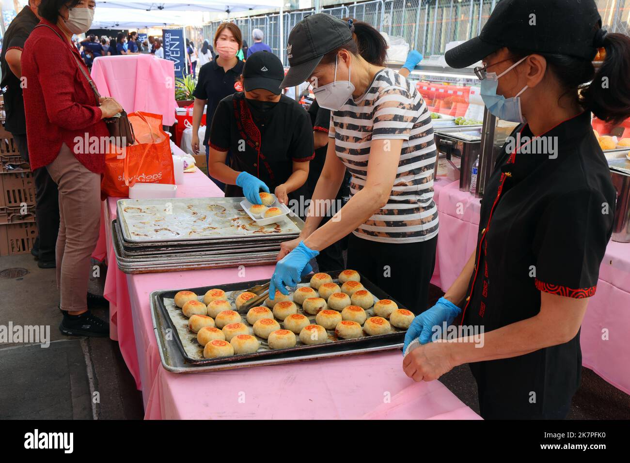 Workers of Shanghai You Garden serve freshly baked, crispy Pork Moon ...
