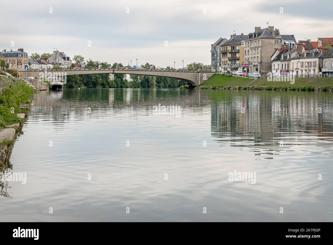 Pont Aspirant de Rouge - Rue Carnot Bridge over the River Marne in ...