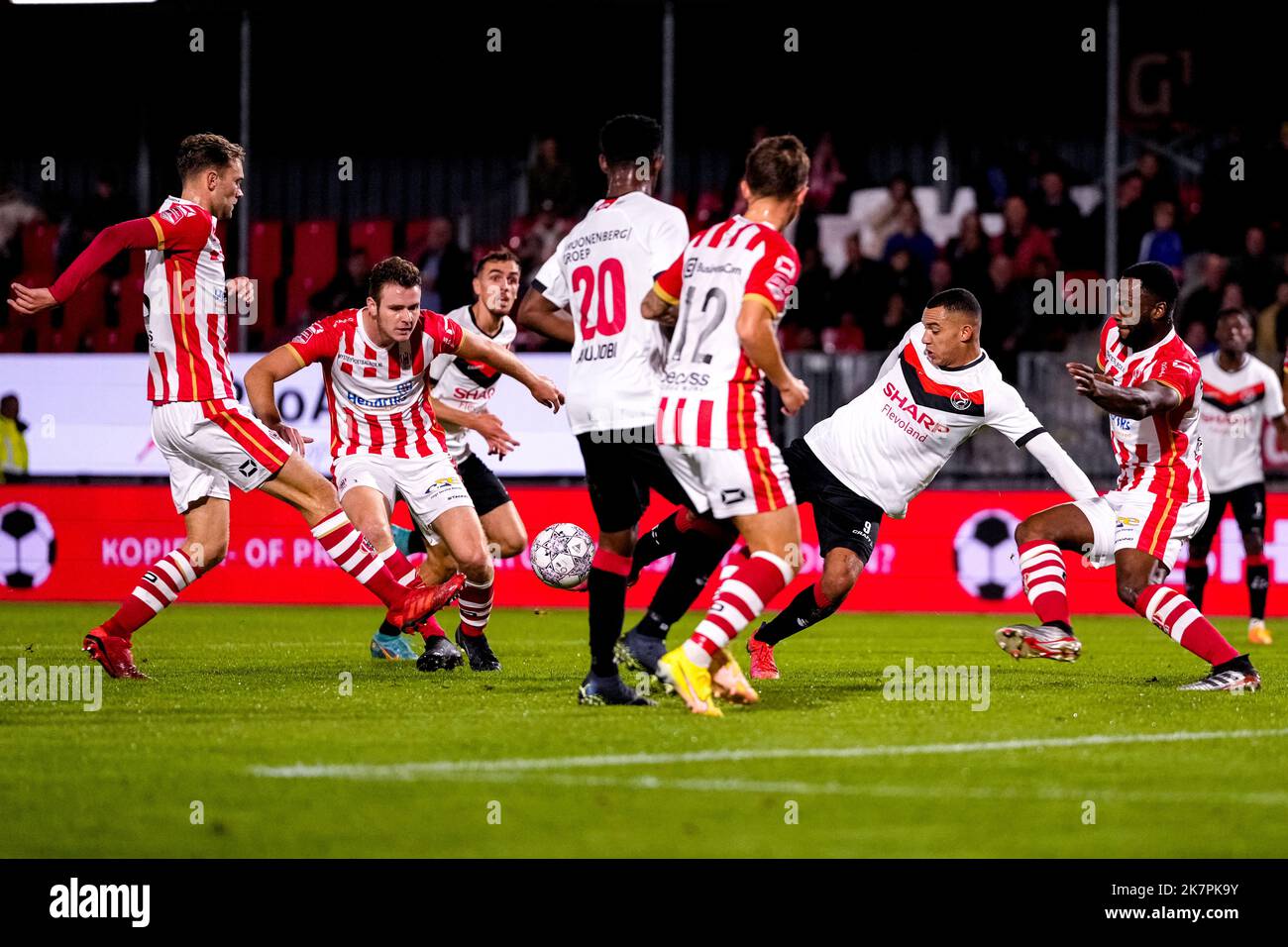 ALMERE, NETHERLANDS - OCTOBER 18: Milan Hilderink of TOP Oss, Jeredy ...