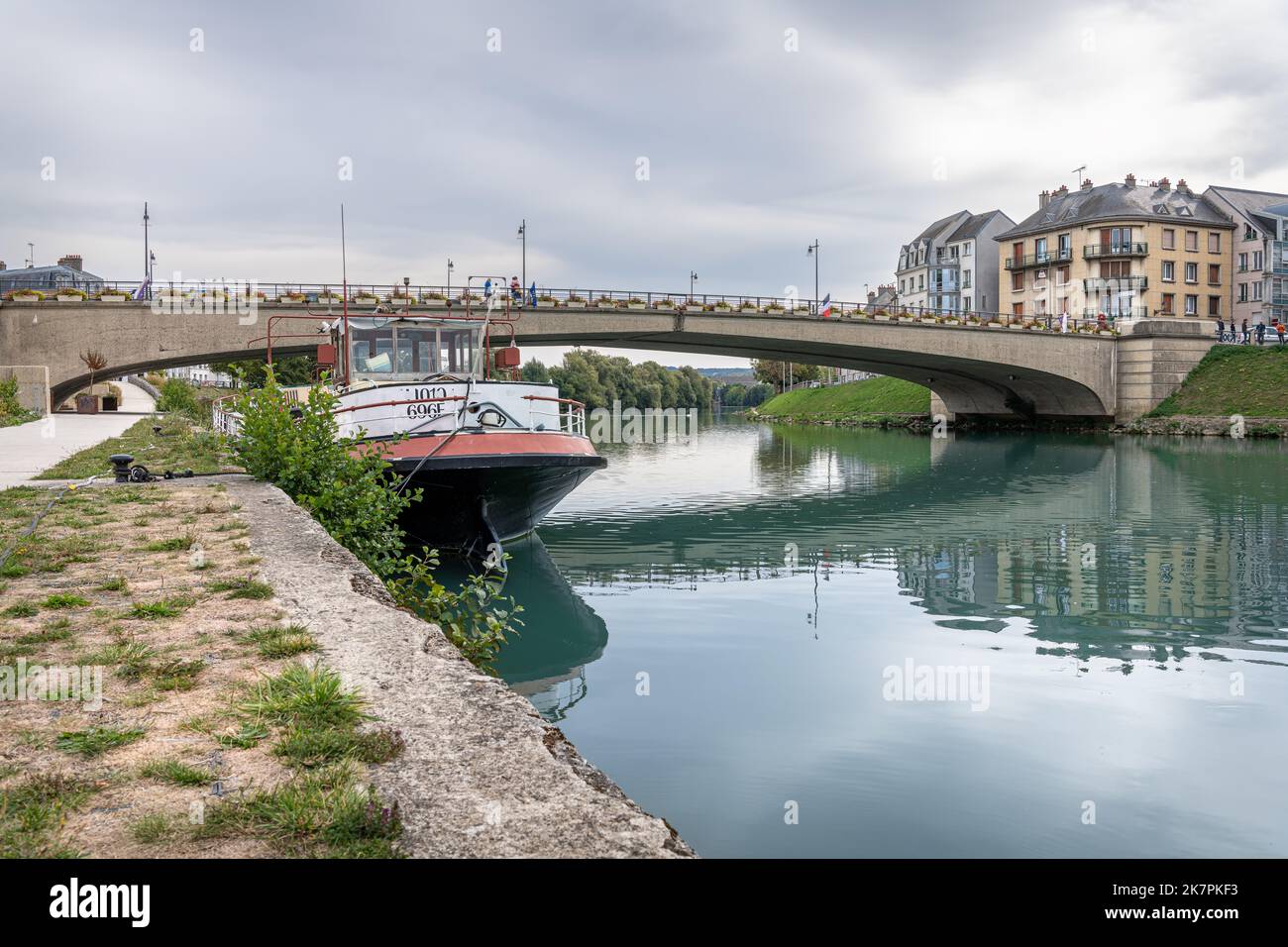 Pont Aspirant de Rouge - Rue Carnot Bridge over the River Marne in ...