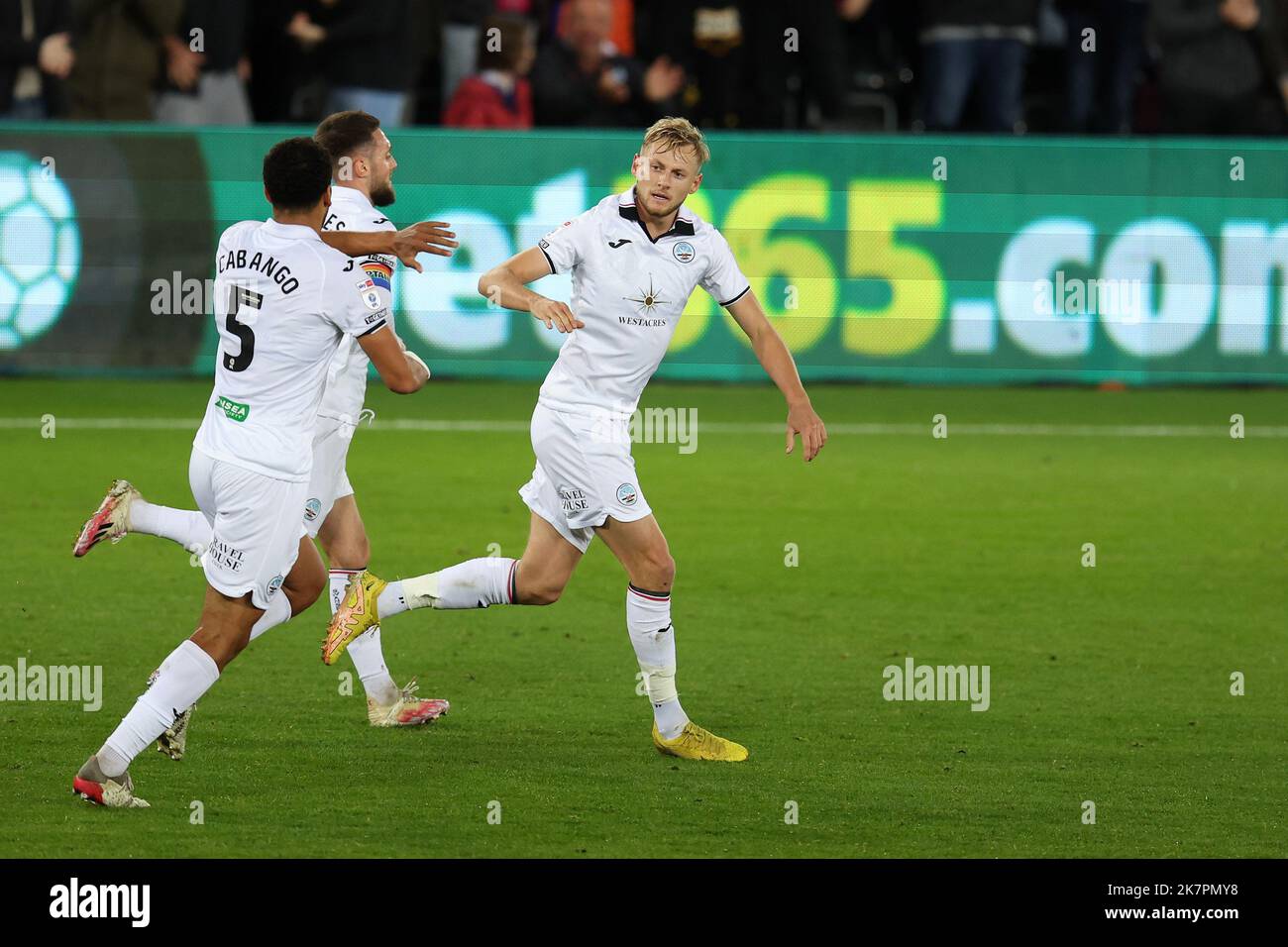 Swansea, UK. 18th Oct, 2022. Harry Darling of Swansea city (r ...
