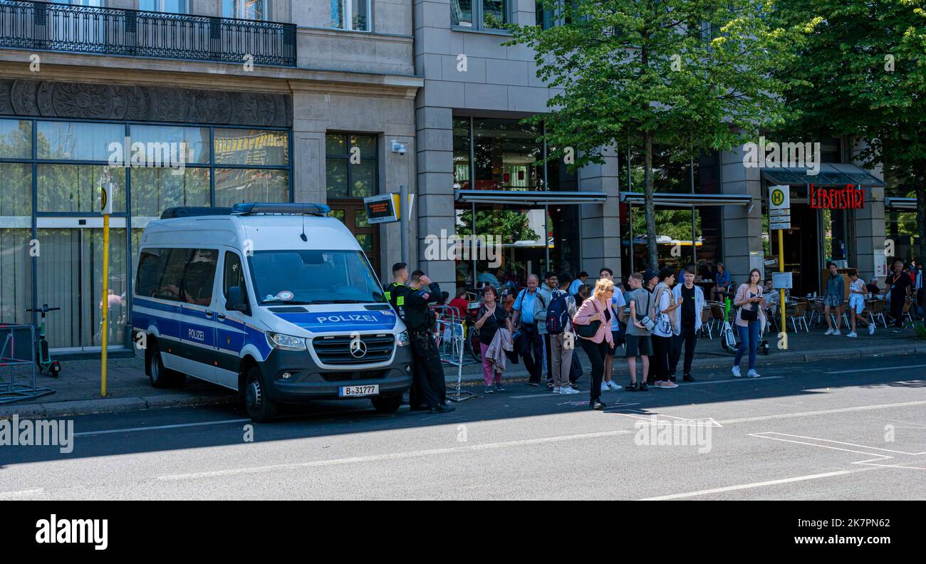 Embassy security barrier hi-res stock photography and images - Alamy