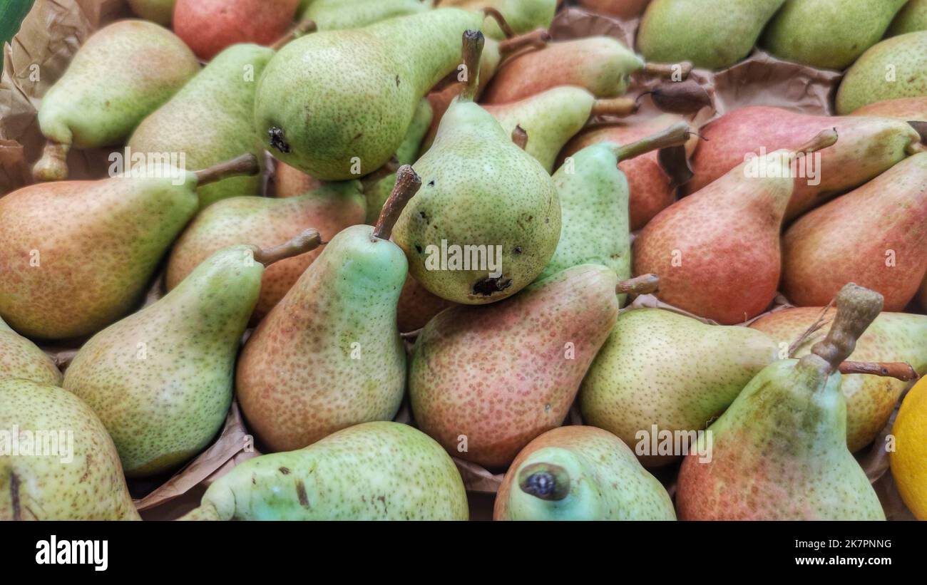 Pears in a basket hi-res stock photography and images - Alamy