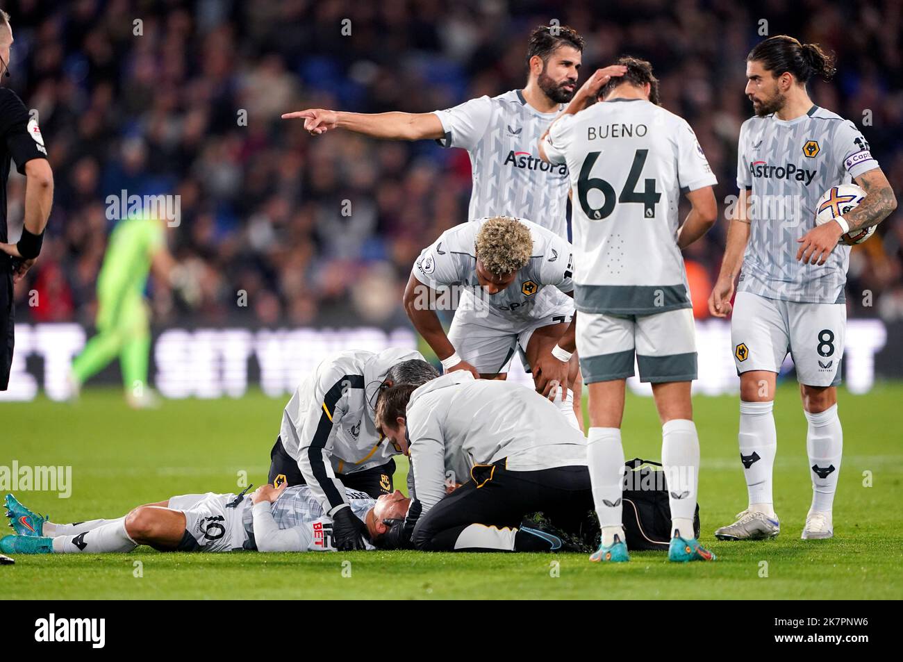 Wolverhampton Wanderers' Daniel Podence requires medical attention ...