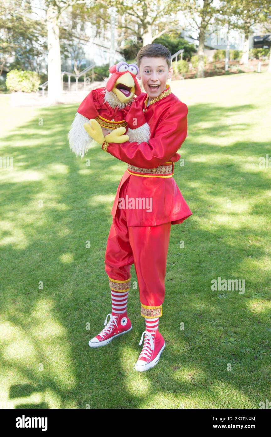 Jamie Leahey and Chuck, All star cast in sumptuous costumes at the ...