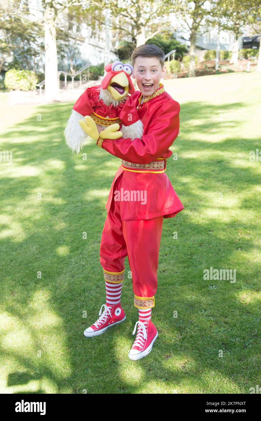 Jamie Leahey and Chuck, All star cast in sumptuous costumes at the ...