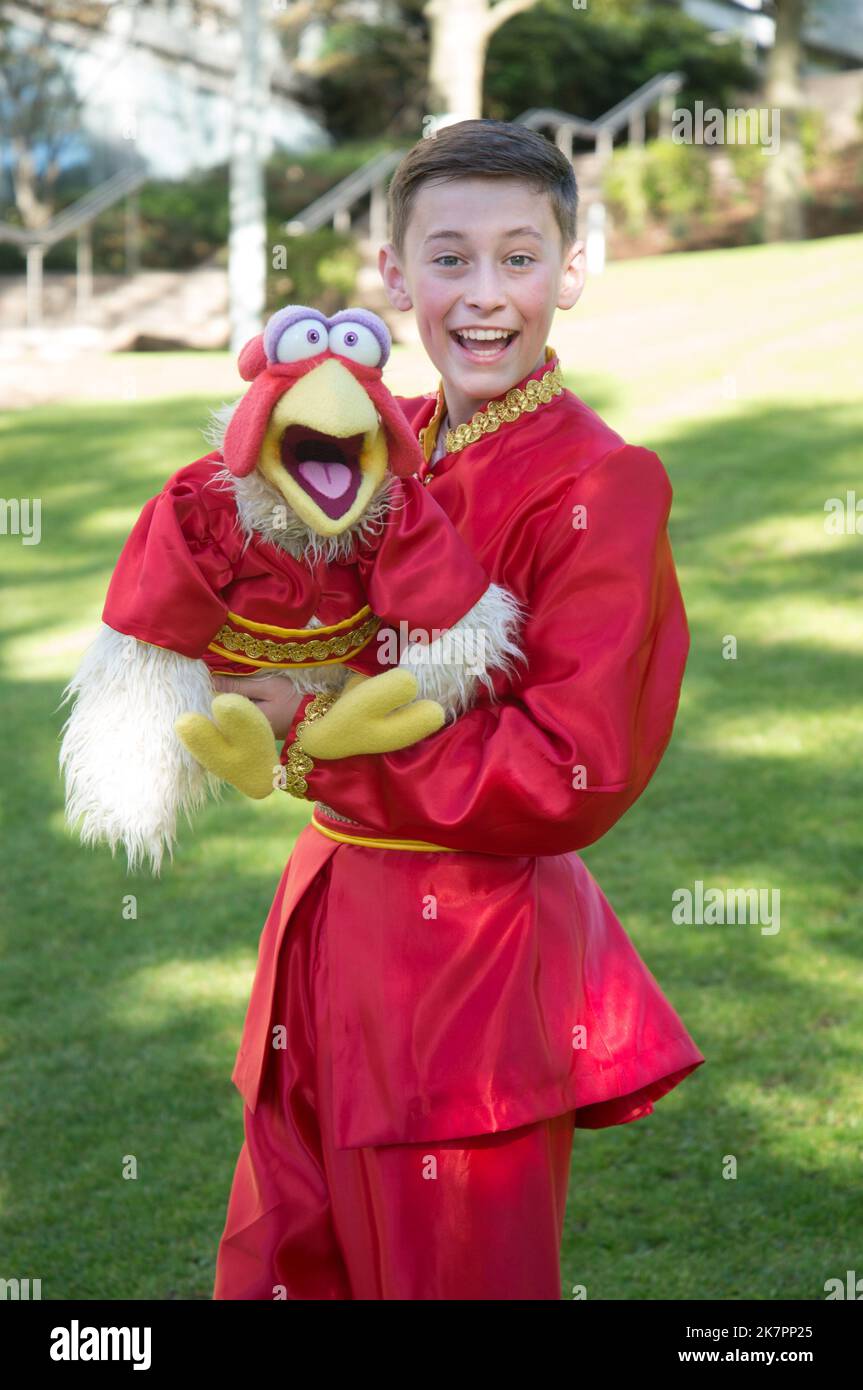Jamie Leahey and Chuck, All star cast in sumptuous costumes at the ...