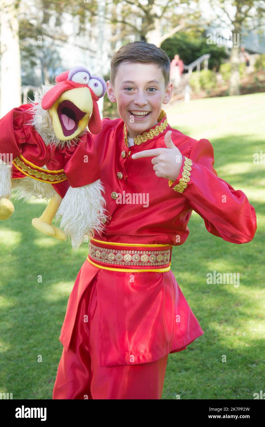 Jamie Leahey and Chuck, All star cast in sumptuous costumes at the ...