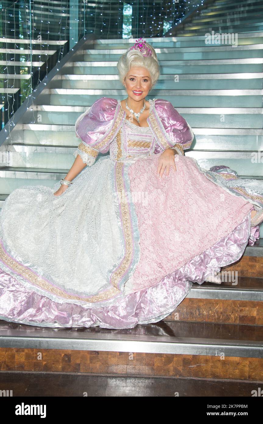 Kimberley Hart-Simpson, All star cast in sumptuous costumes at the ...