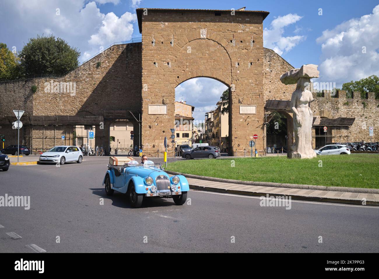 Porta Romana Gate with the sculpture Dietrofront by Pistoletto Piazzale ...