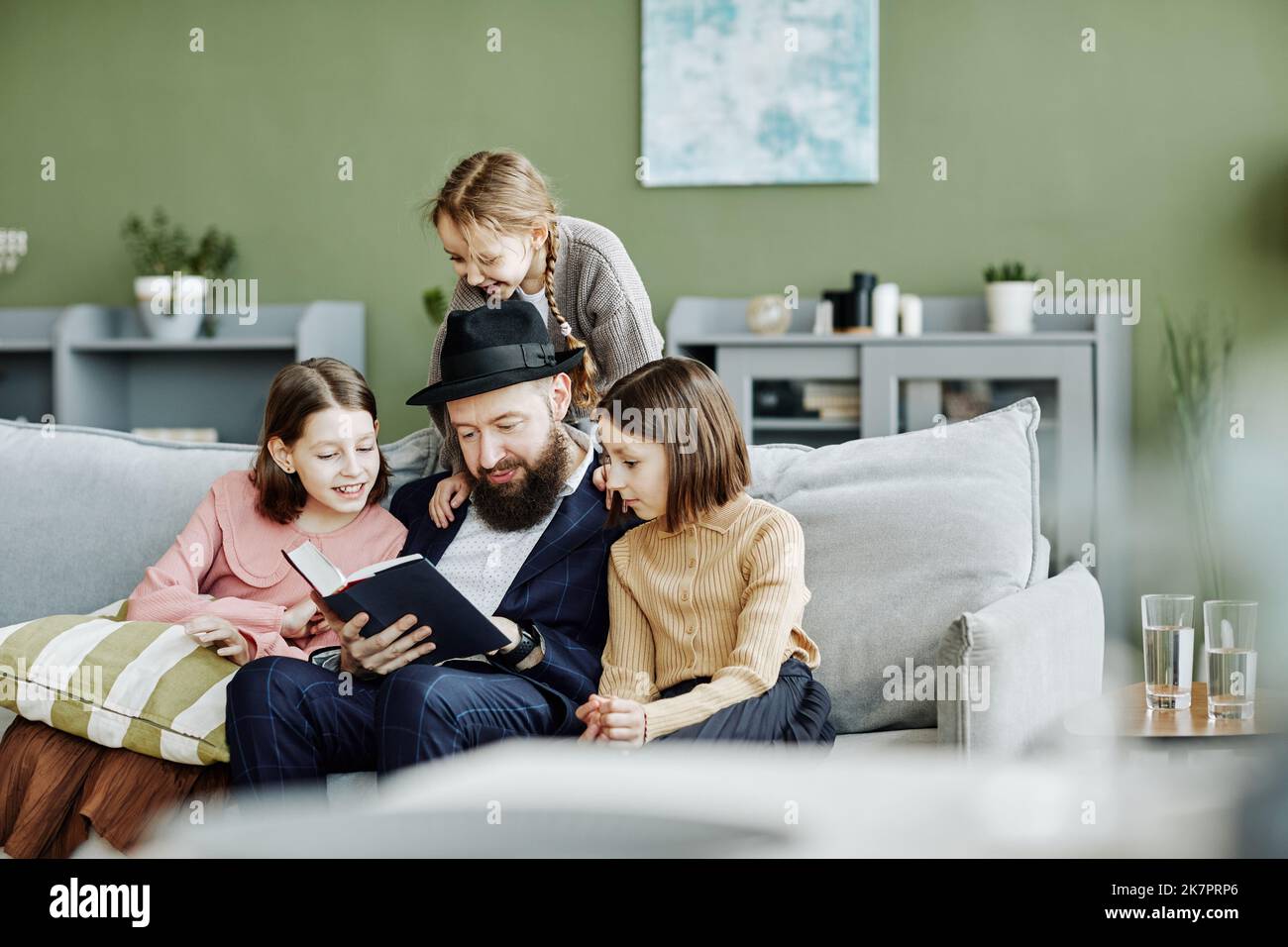 Modern orthodox jewish family hi-res stock photography and images - Alamy