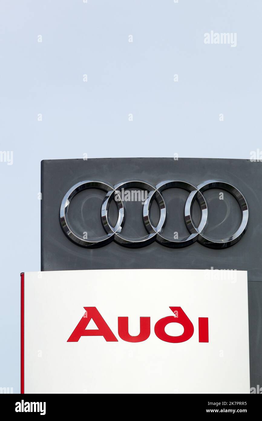 Audi emblem a car hi-res stock photography and images - Alamy