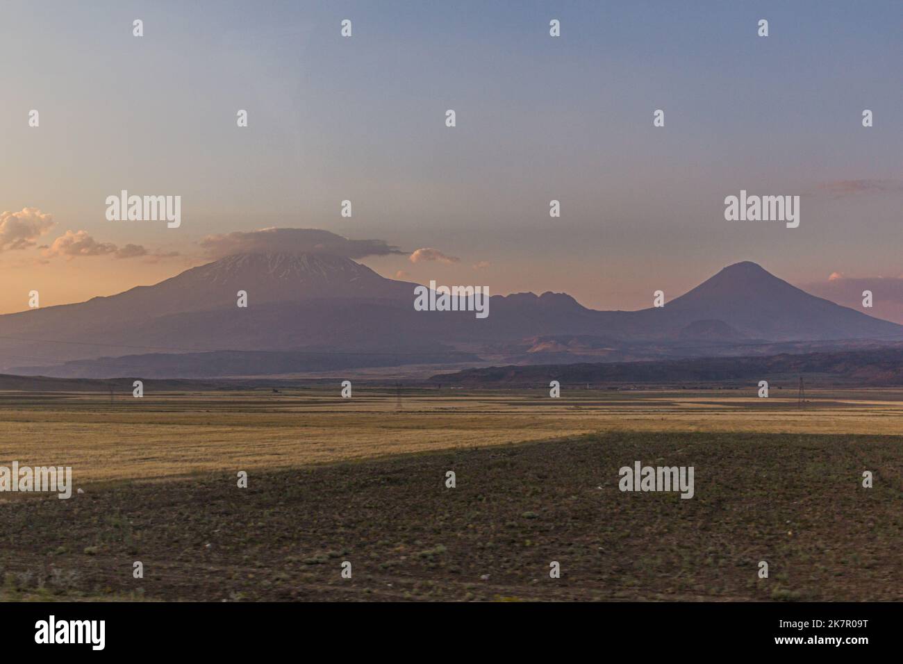 Sunset view ararat mountain hi-res stock photography and images - Alamy