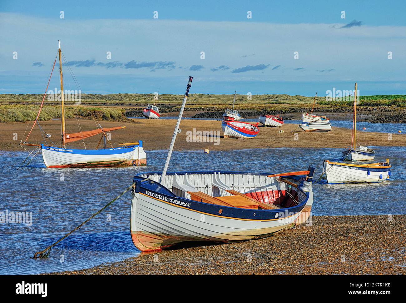 Burnham Overy Staithe, Norfolk, UK, boats in harbour at low tide Stock ...