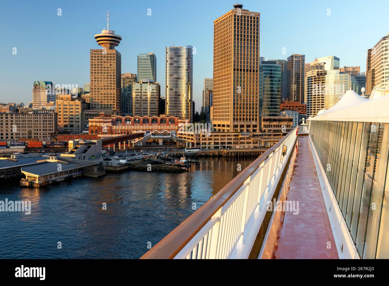 Views of Harbour Centre and the waterfront in downtown Vancouver ...