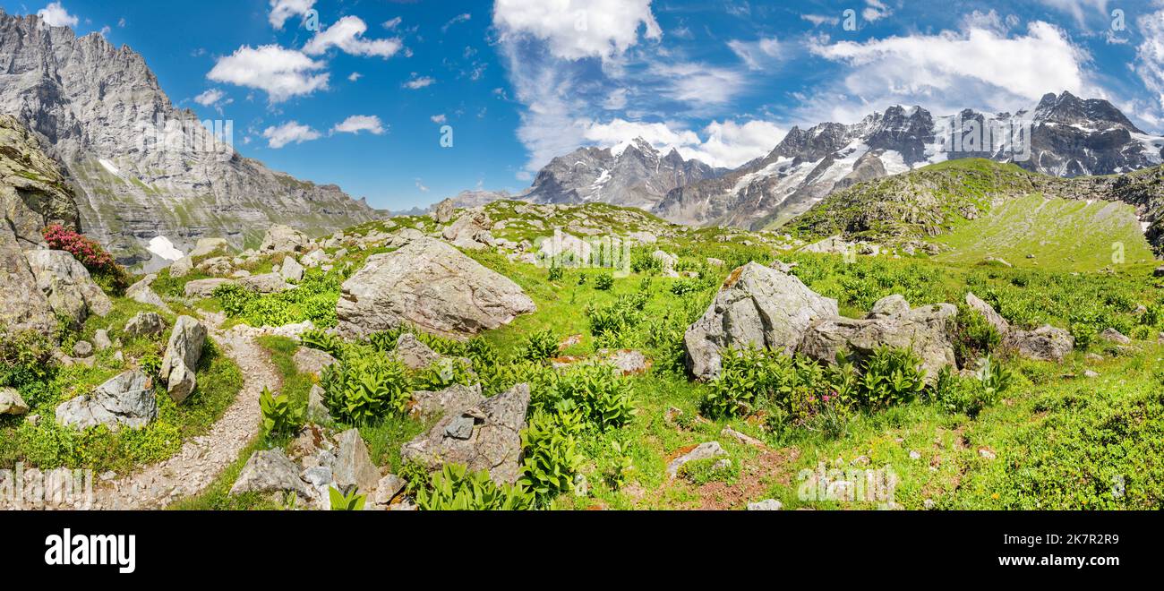 Lauterbrunnen valley lauterbrunnental switzerland hi-res stock ...