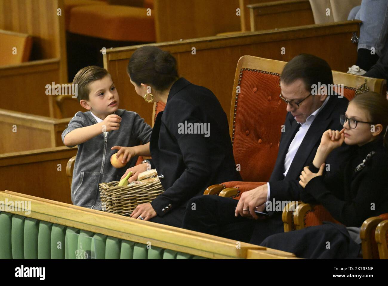 STOCKHOLM 20221018 Prins Oscar, kronprinsessan Victoria, prins Daniel ...