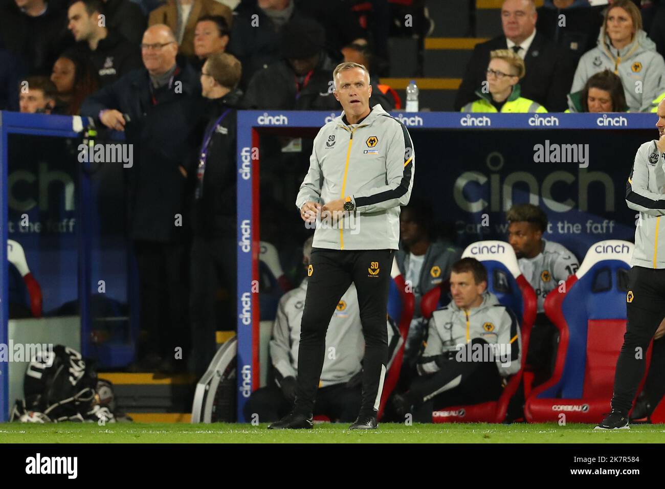 Steve davis wolves hi-res stock photography and images - Alamy