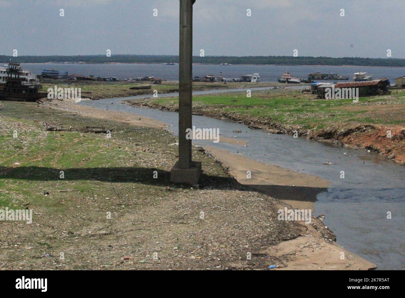Manaus, Amazonas, Brasil. 18th Oct, 2022. (INT) Flooding in the Amazon ...