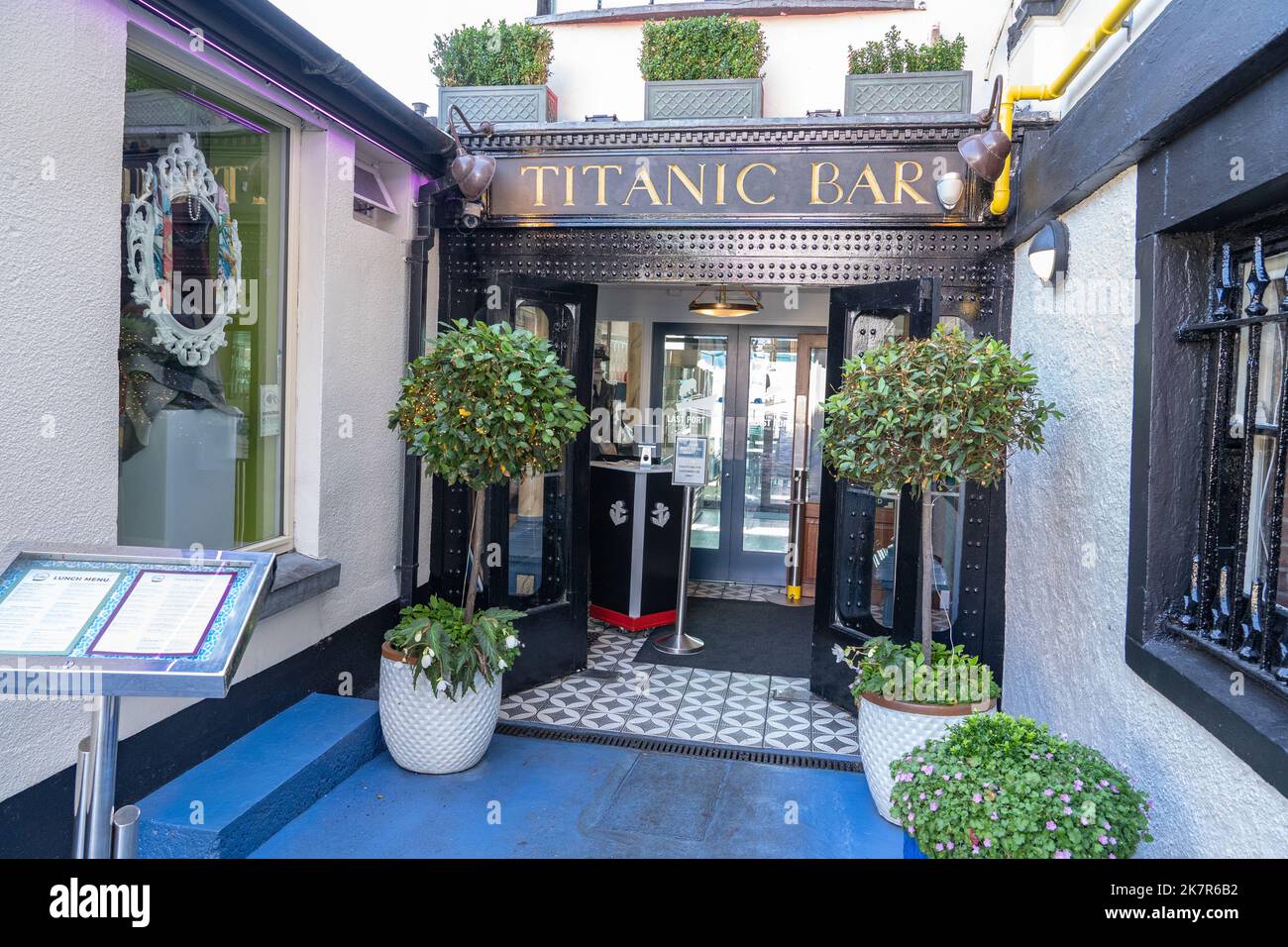Titanic Bar and Grill located in the White Star Line Building where ...