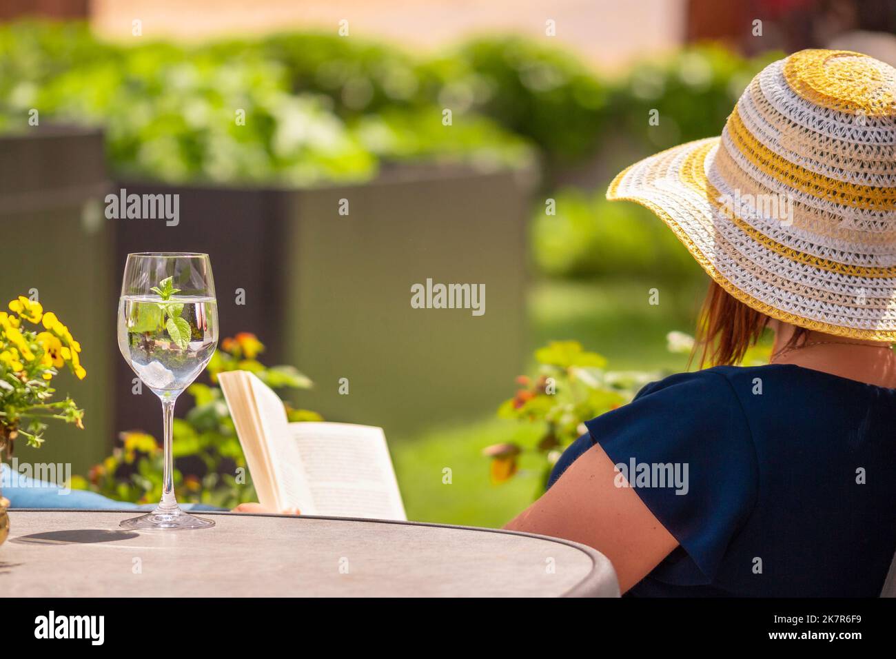 Woman reading book summer garden hi-res stock photography and images ...