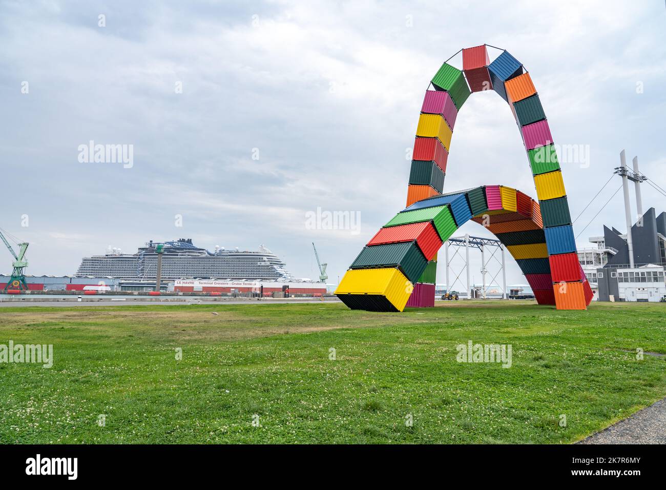 Catene de containers sculpture in Le Havre, France by Vincent Ganivet ...