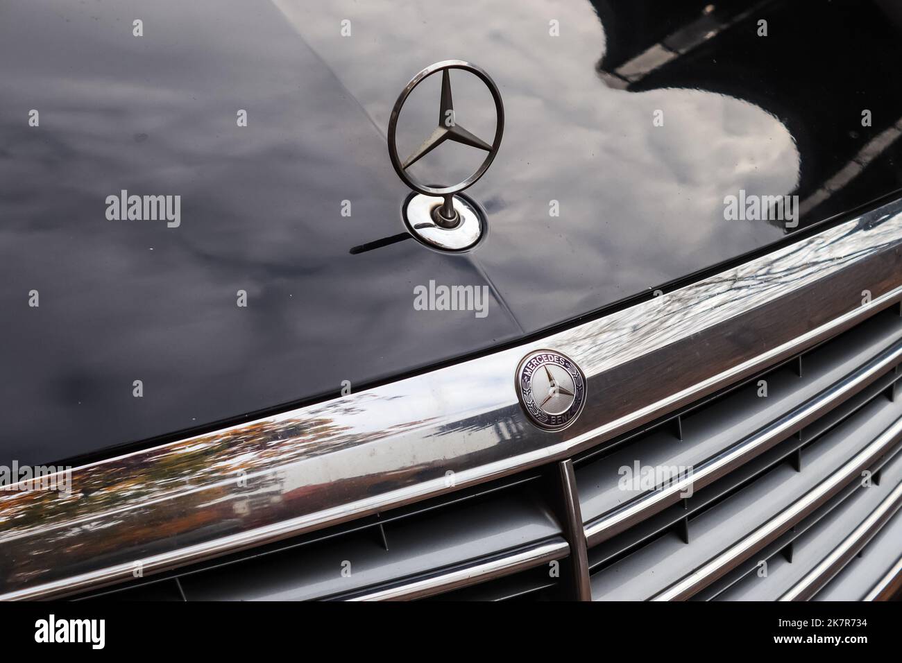 Kiel, Germany - 16. October 2022: Closeup of the Mercedes Benz logo on ...