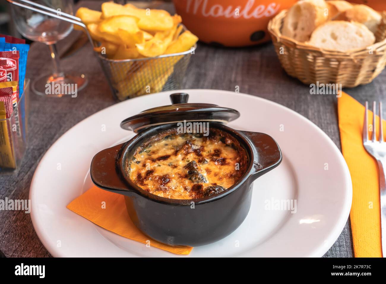 Cafe escargot hi-res stock photography and images - Alamy