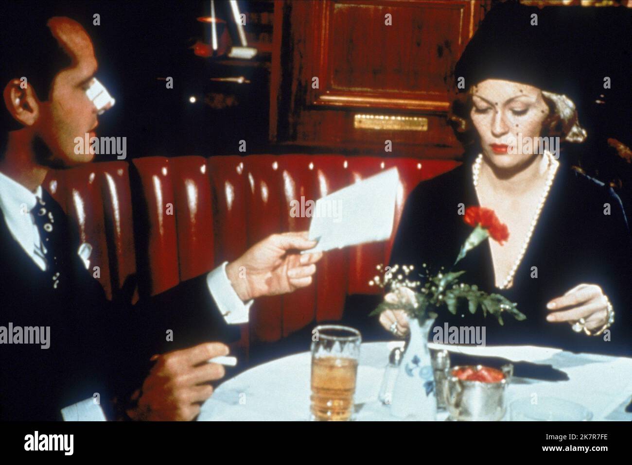 Jack Nicholson & Faye Dunaway Film: Chinatown (USA 1974) Characters: J ...