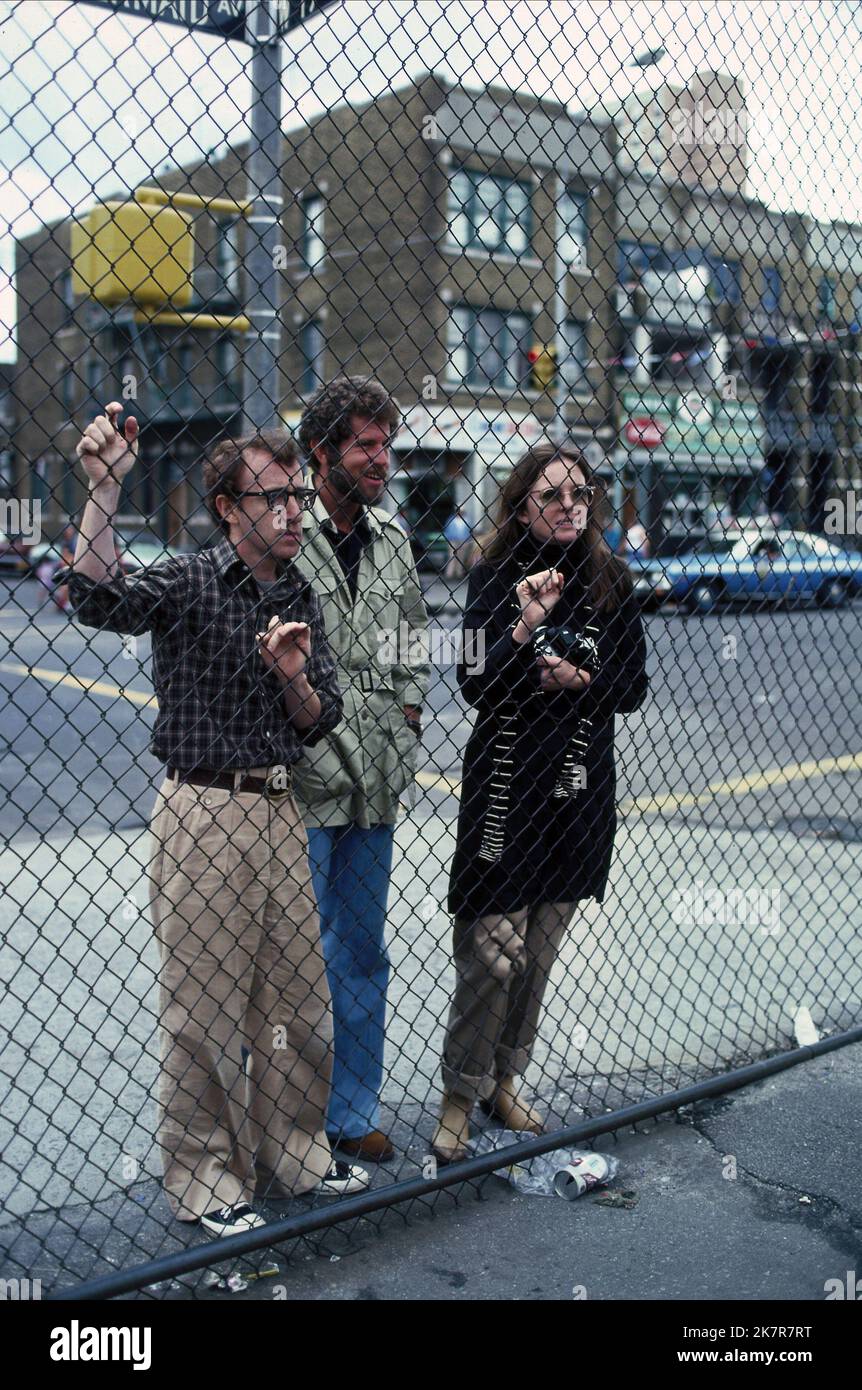Woody Allen, Tony Roberts & Diane Keaton Film: Annie Hall (USA 1977 ...