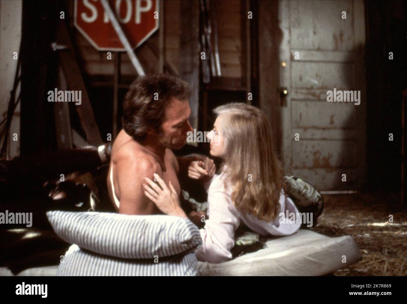 Clint Eastwood & Sondra Locke Film: The Gauntlet (USA 1977) Characters: Ben Shockley, Gus Mally ...