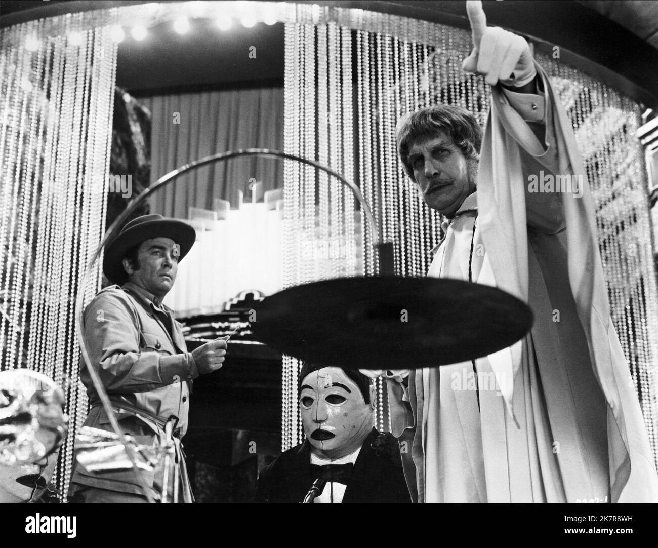 Robert Quarry & Vincent Price Film Dr. Phibes Rises Again (1971 ...