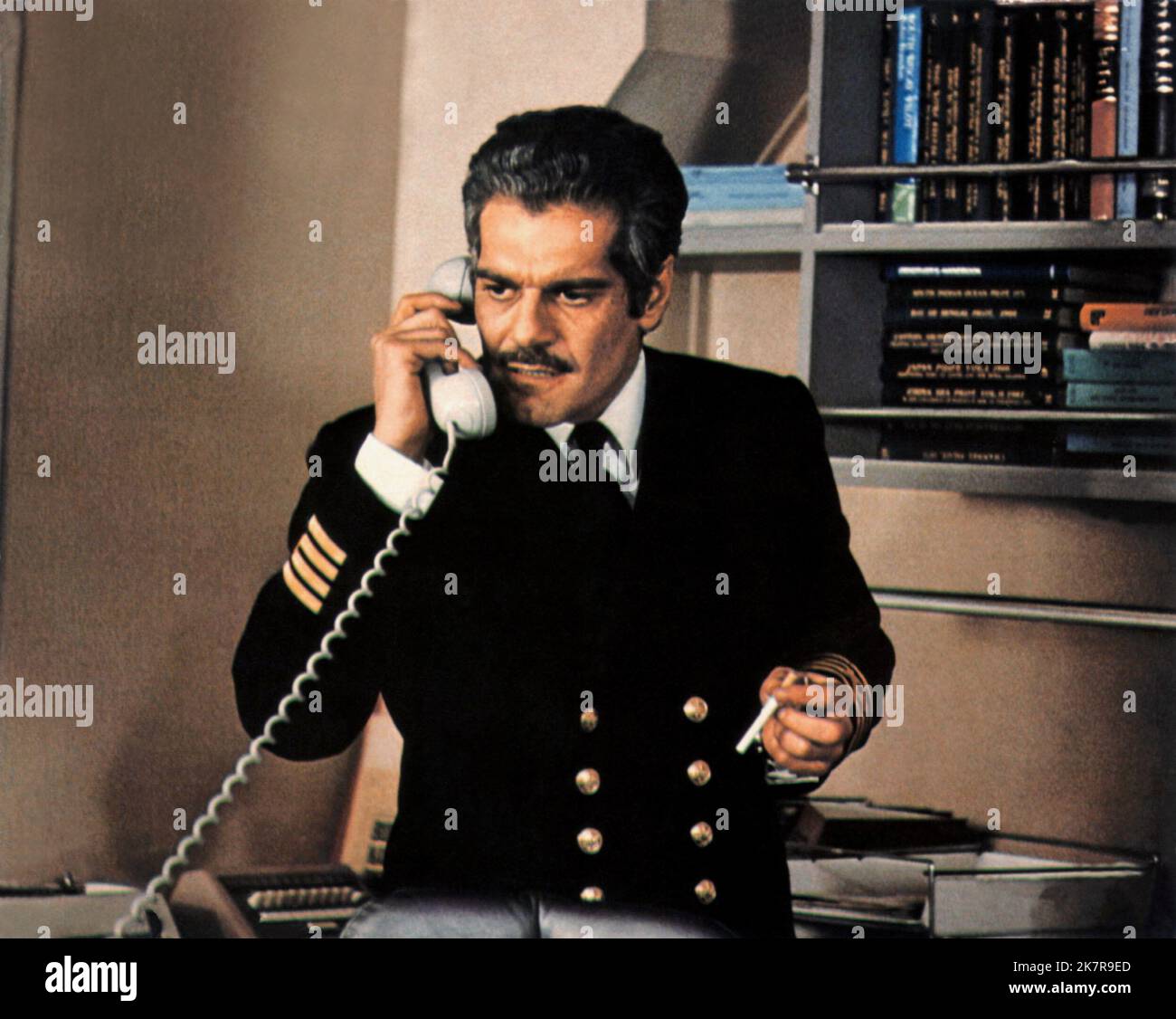 Omar sharif 1974 hi-res stock photography and images - Alamy
