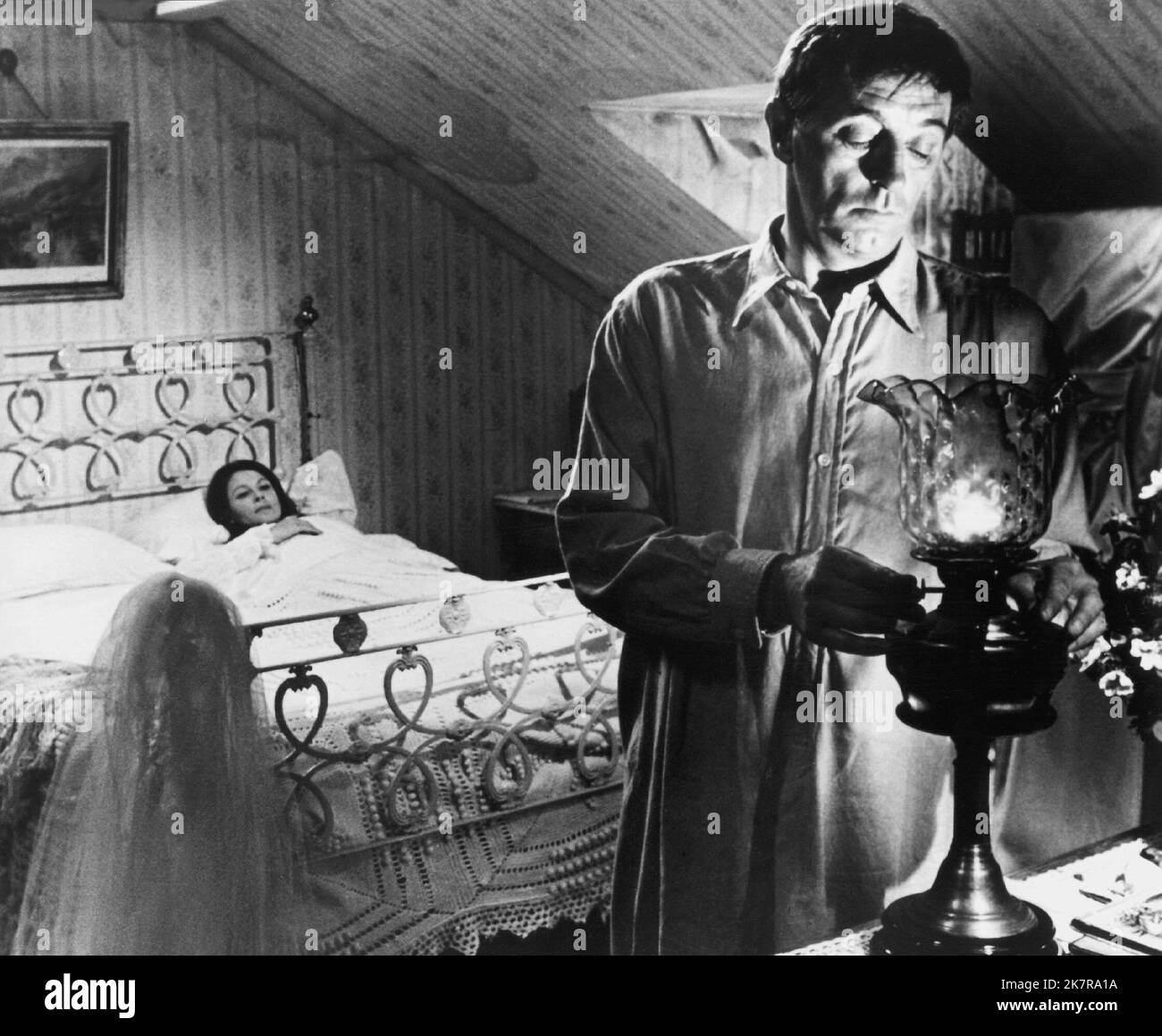 Sarah Miles & Robert Mitchum Film Ryan'S Daughter (1972) Characters ...