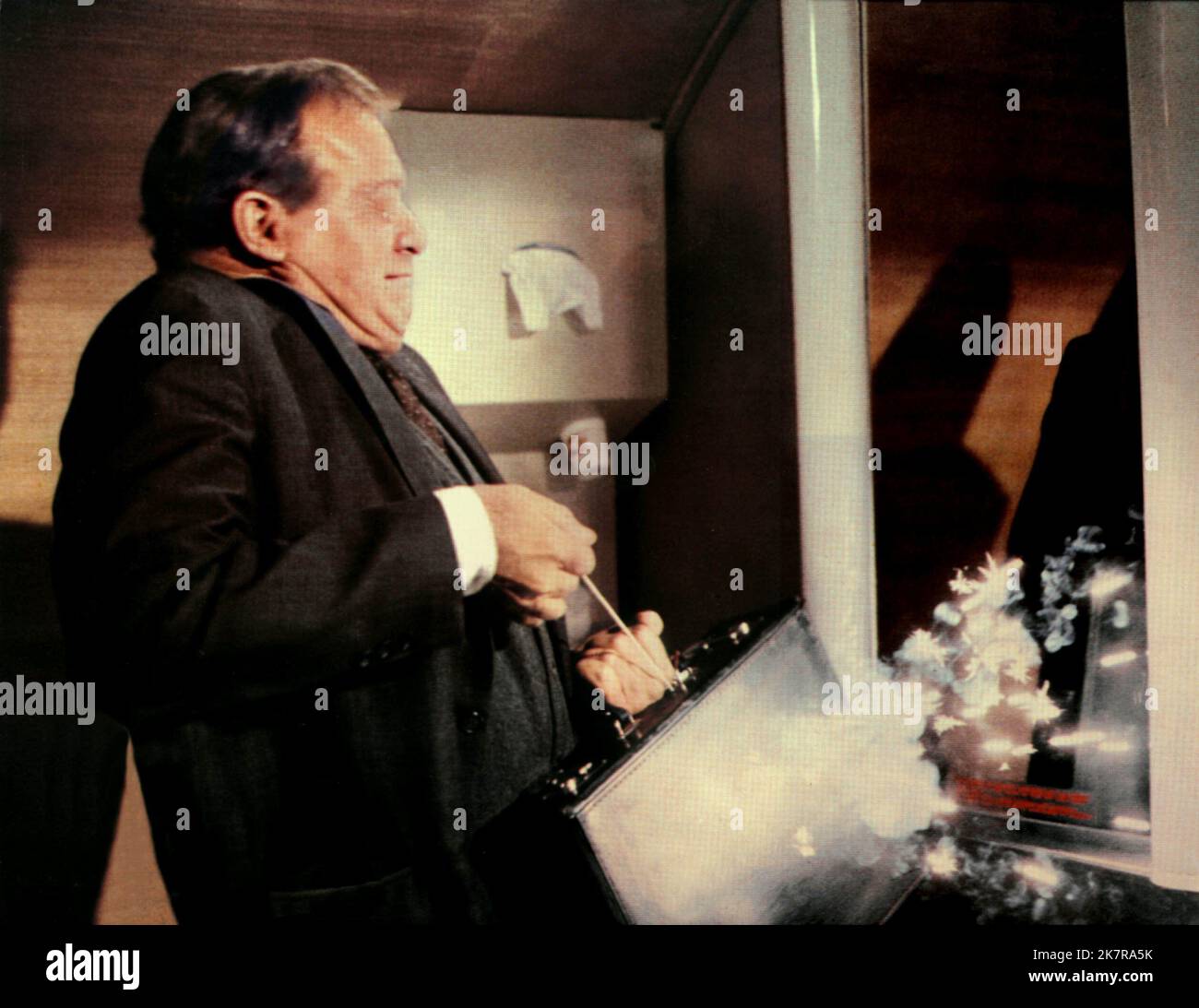 Van Heflin Film Airport (USA 1970) Characters: D. O. Guerrero Director ...