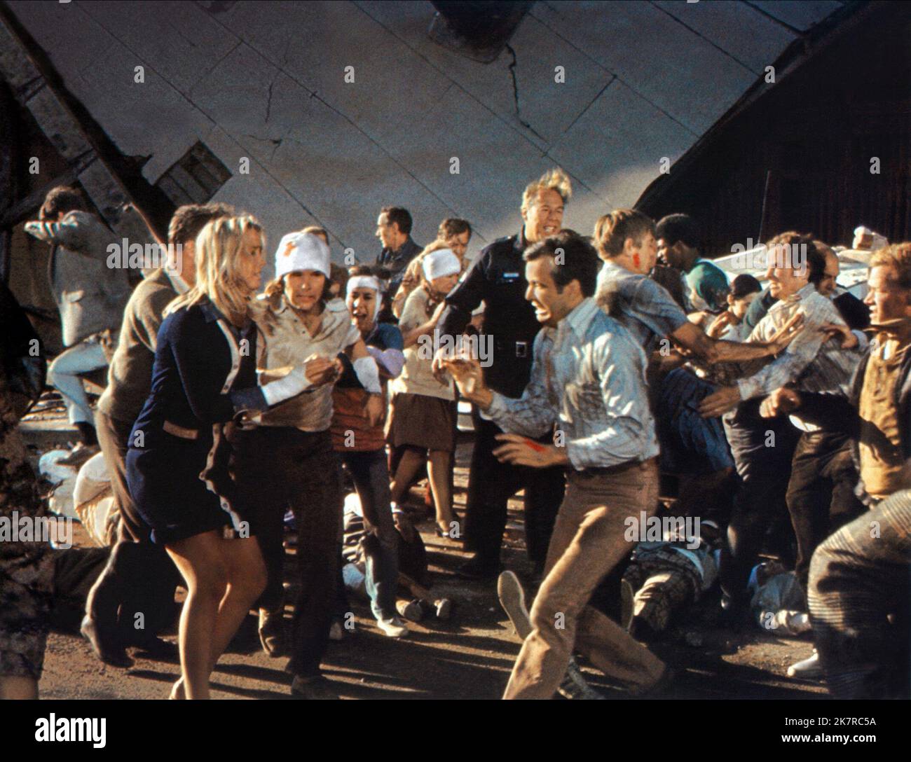 Earthquake Scene Film Earthquake (1974) Director: Mark Robson 15 ...