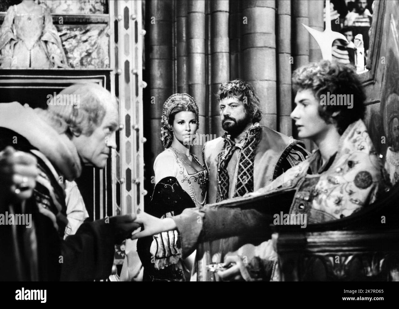 Harry Andrews, Raquel Welch, Oliver Reed & Mark Lester Film: The Prince ...