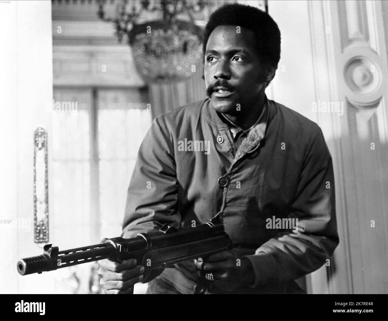Richard roundtree shaft gun hi-res stock photography and images - Alamy