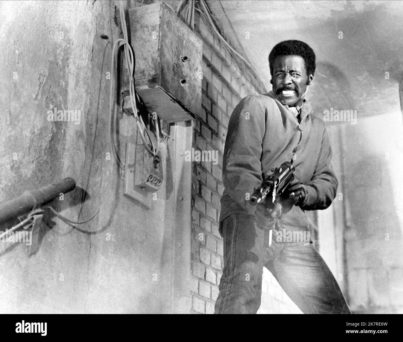 Richard roundtree shaft gun Black and White Stock Photos & Images - Alamy