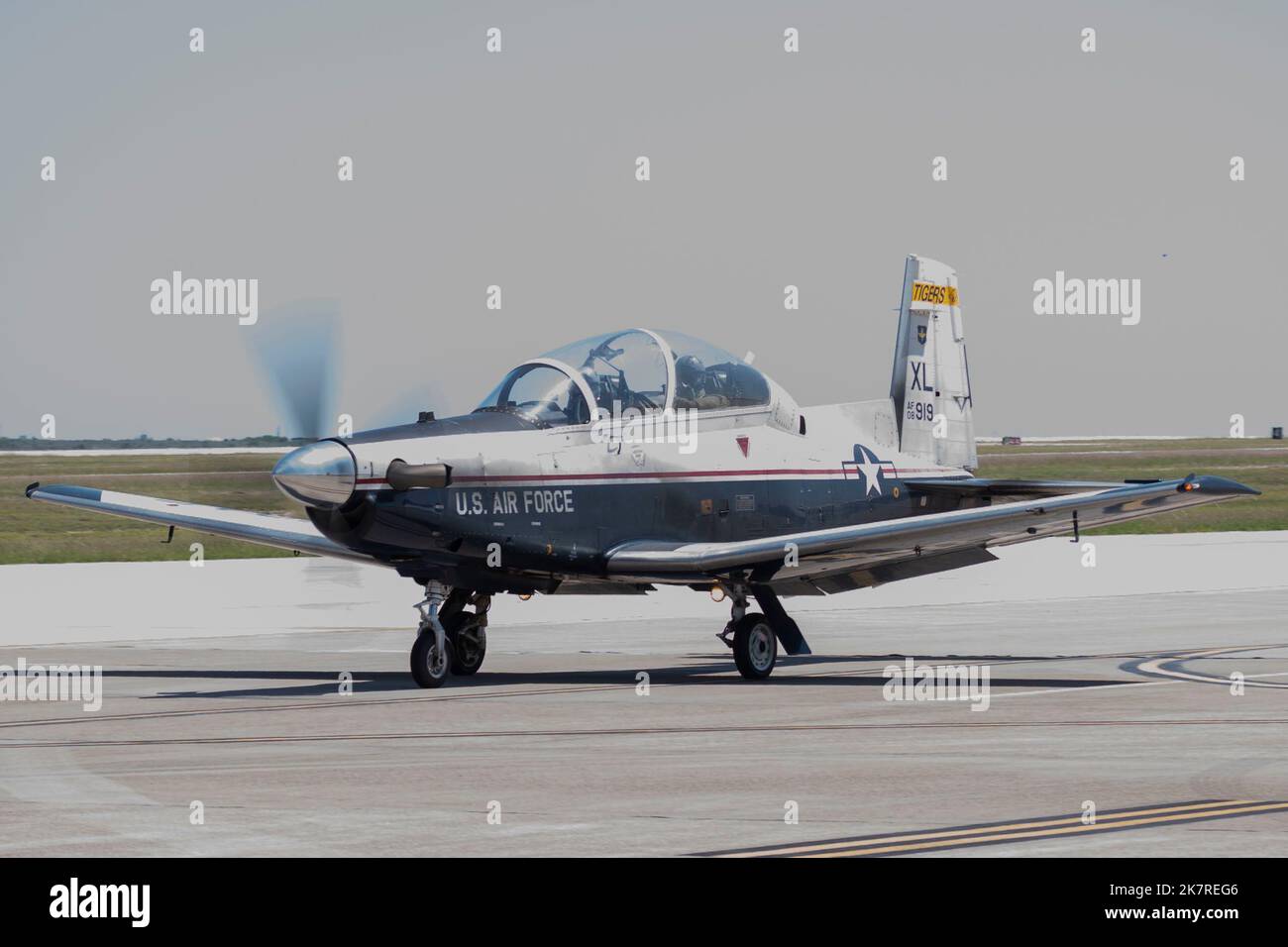 A T-6A Texan II taxis to the runway at Laughlin Air Force Base, Texas ...