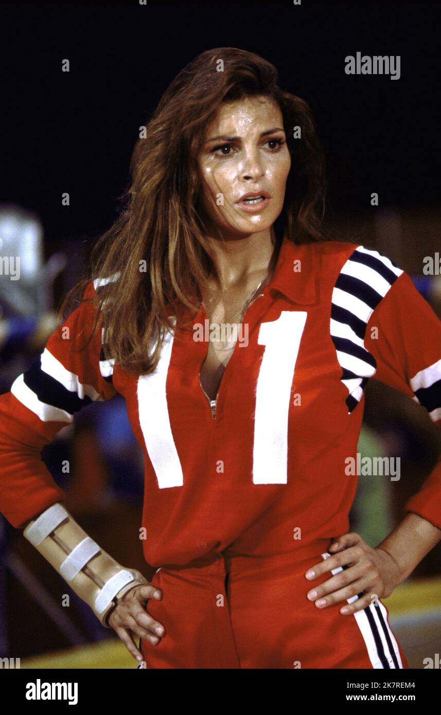 Raquel welch city 1972 hi-res stock photography and images - Alamy