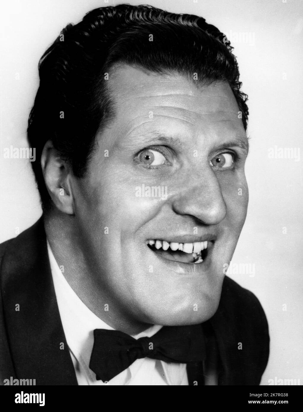 Tommy Cooper Television: Comedian (1975) 03 November 1971 **WARNING ...