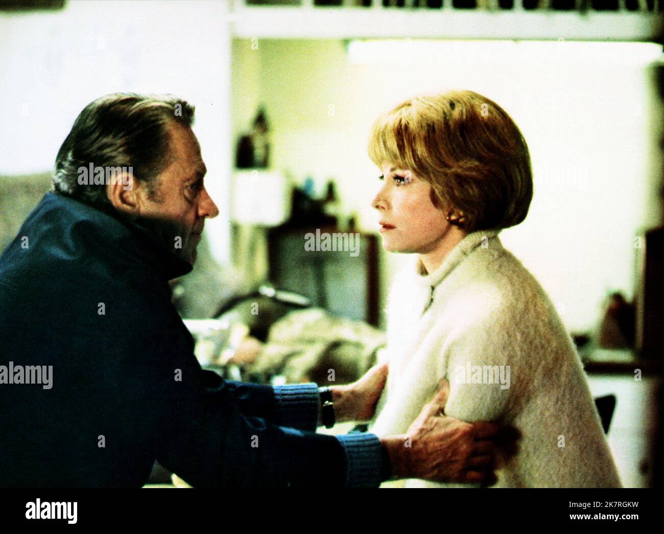 William Holden & Lee Grant Film Damien: Omen Ii (USA 1978) Characters: Richard Thorn & Ann Thorn ...