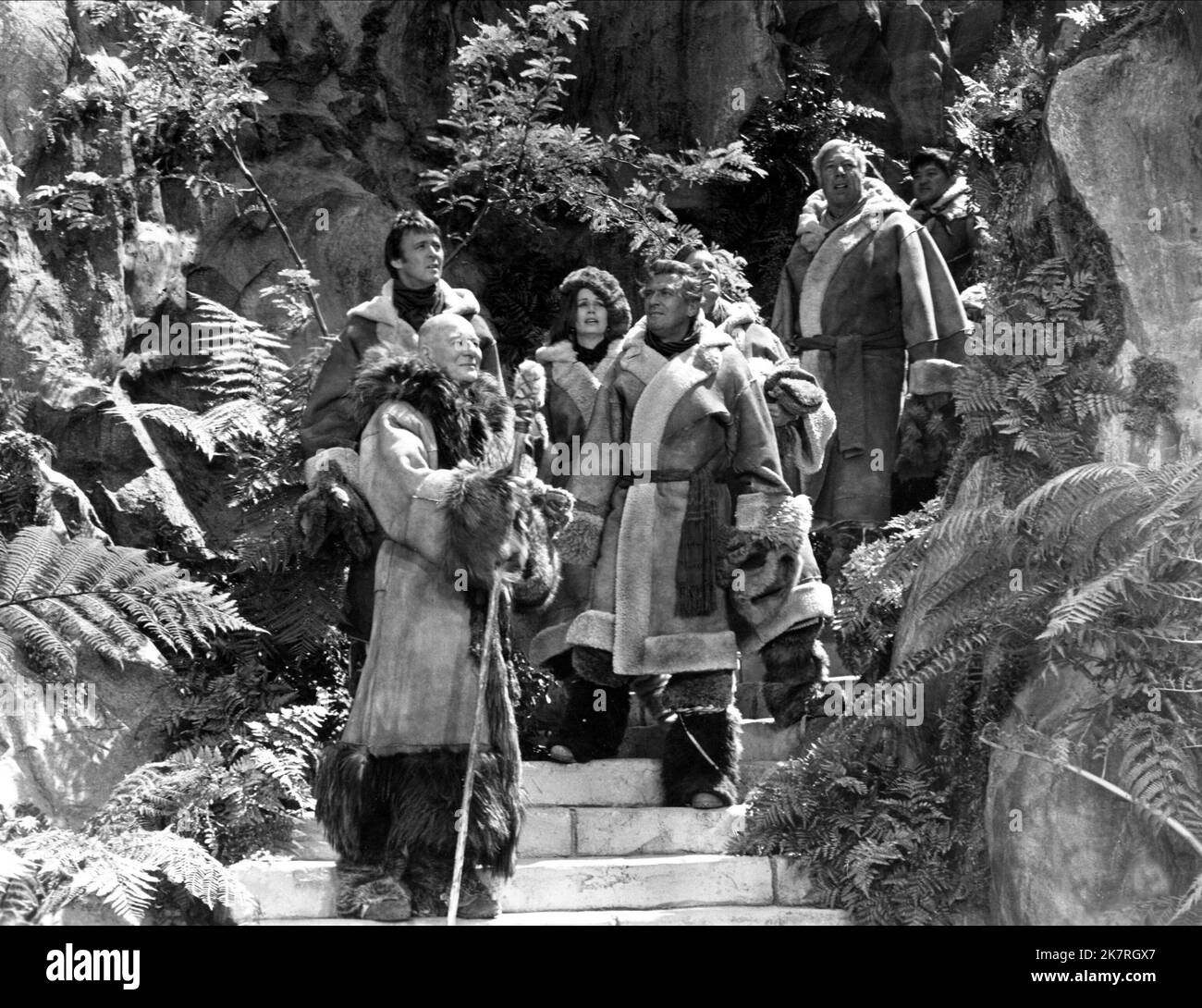 John Gielgud, Peter Finch, Michael York & George Kennedy Film: Lost ...