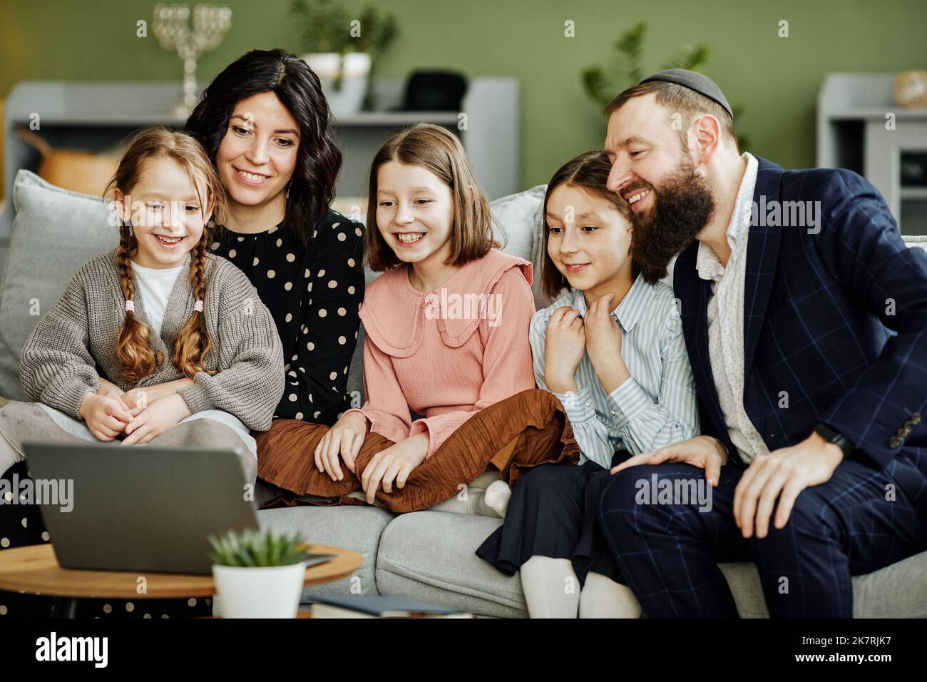 Modern orthodox jewish family hi-res stock photography and images - Alamy